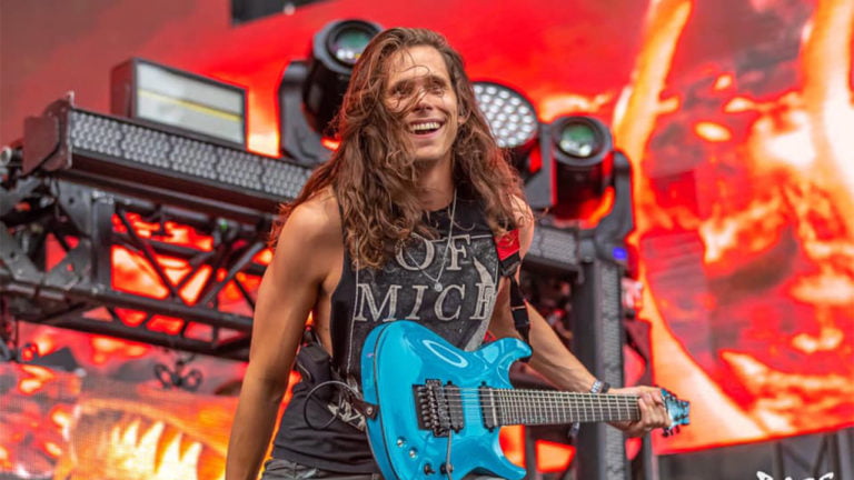 Sullivan King Drops New 7-Track EP, ‘To The Grave’ - Siachen Studios