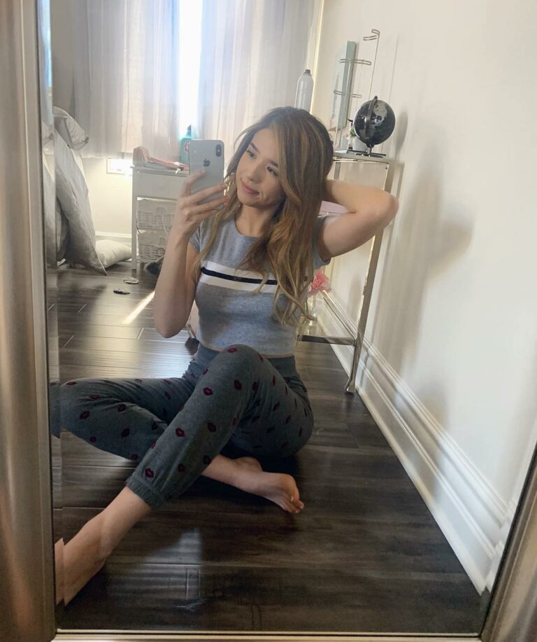 20 Cute Pokimane No Makeup Photos Will Love You
