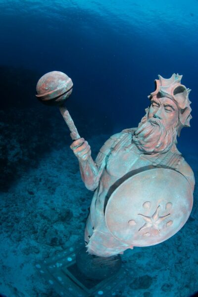 10 Scary Mesmerizing Underwater Statues That Will Surprised You