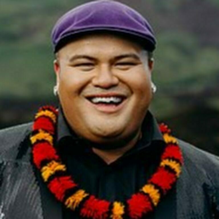 20 Best Famous Hawaii Singers & Musicians Of All Time