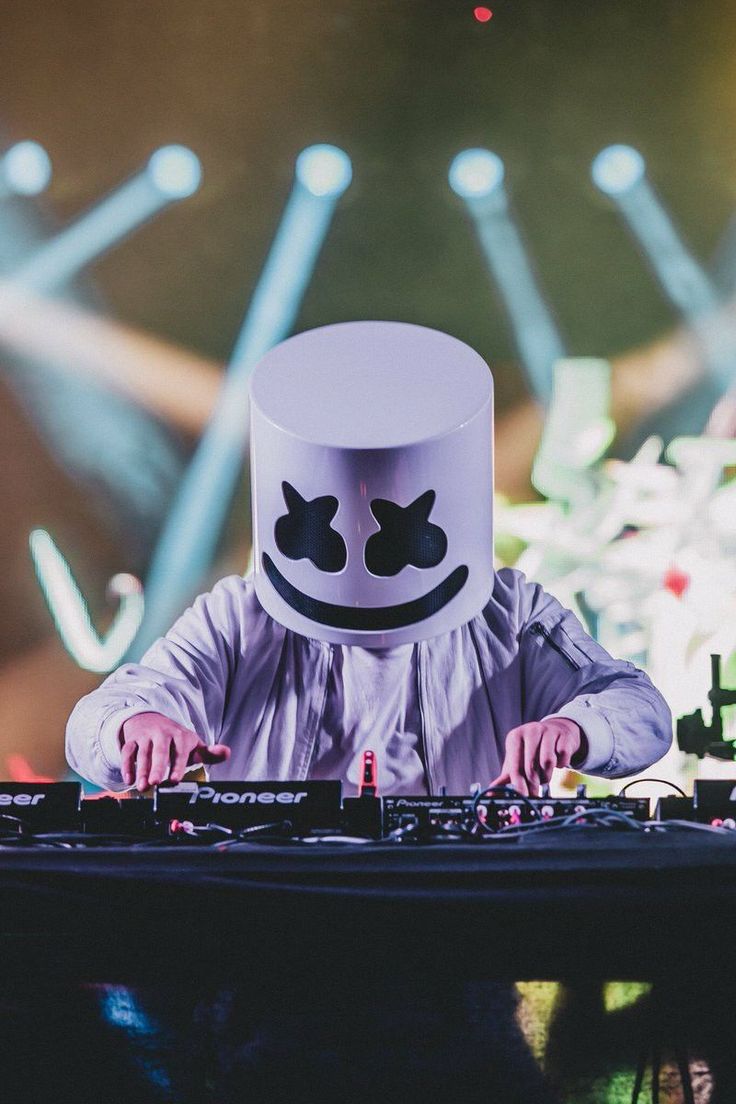 20 Best EDM Music Artists Of All Time